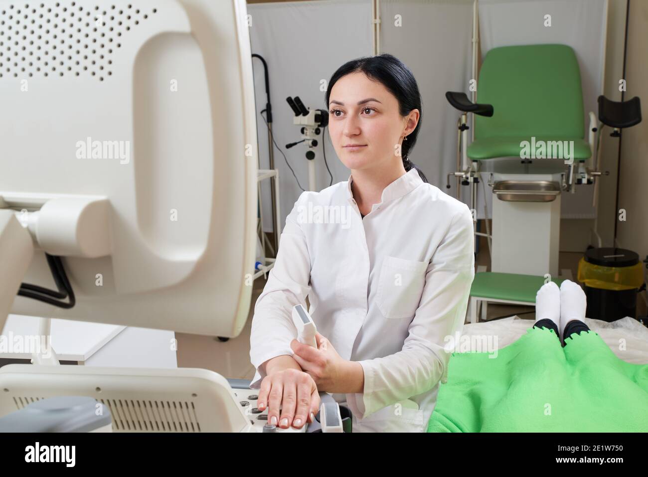 Gynecologist doing ultrasound scan in modern clinic Stock Photo - Alamy