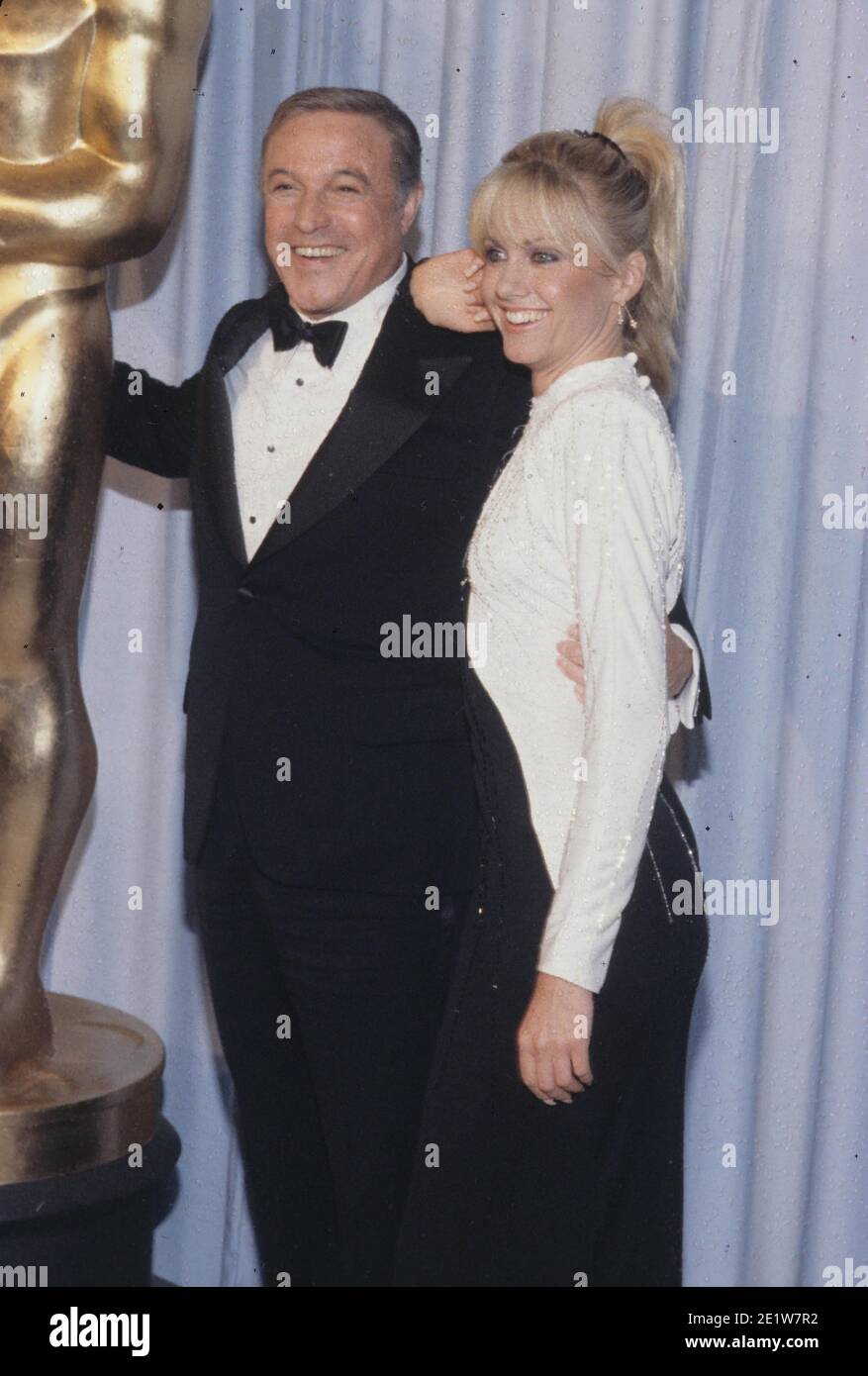 GENE KELLY with Olivia Newton John 1980 r5993 The Oscar Academy Awards ...