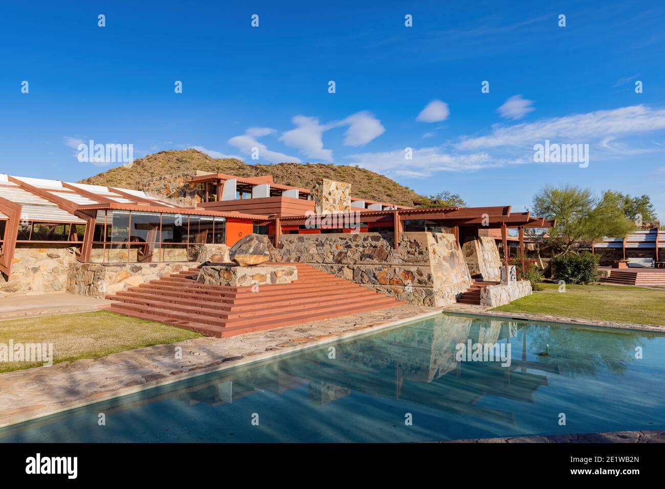 Taliesin house exterior architecture hi-res stock photography and ...