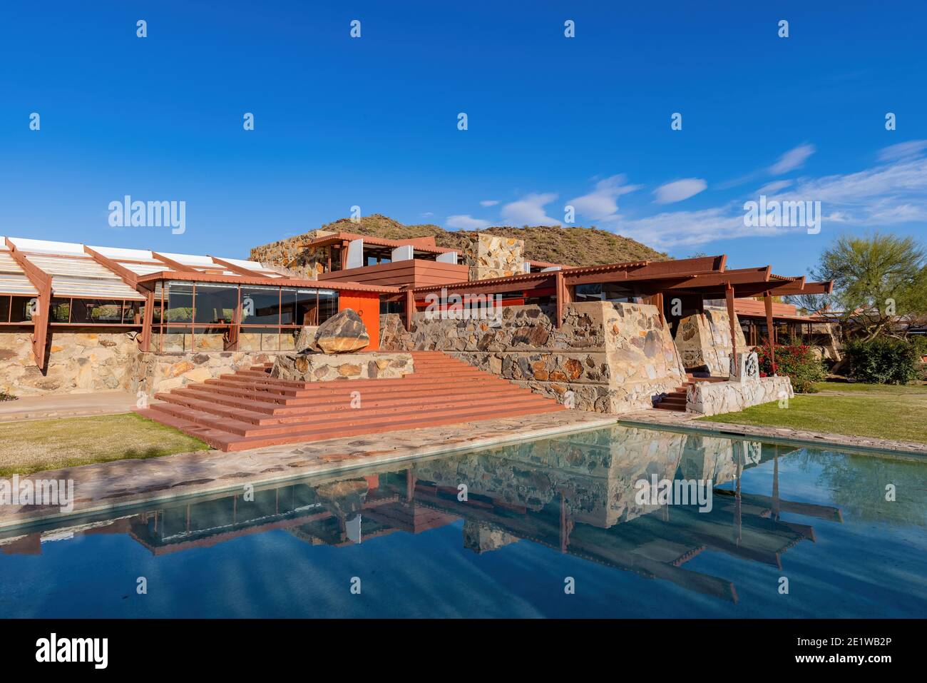 Taliesin house exterior architecture hi-res stock photography and ...