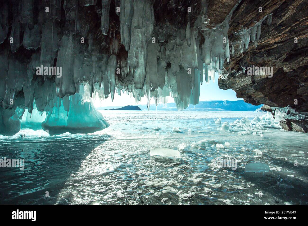 Frozen cave hi-res stock photography and images - Alamy