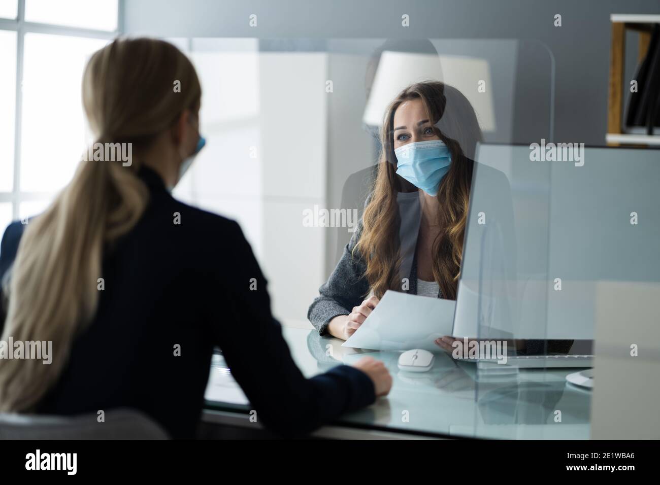 Sneeze guard screen hi-res stock photography and images - Alamy