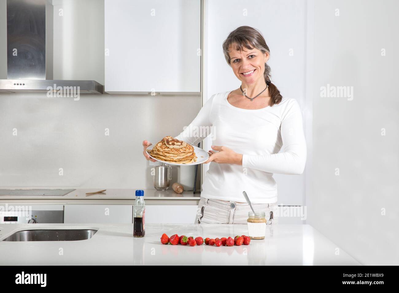 Woman and pancake and flip hi-res stock photography and images - Alamy