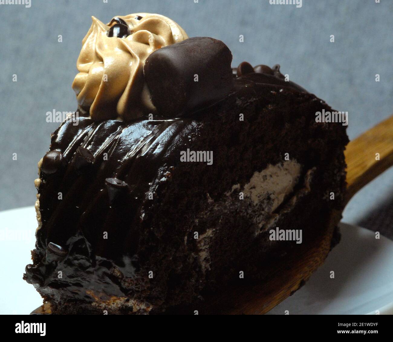 Caramel toppings hi-res stock photography and images - Alamy