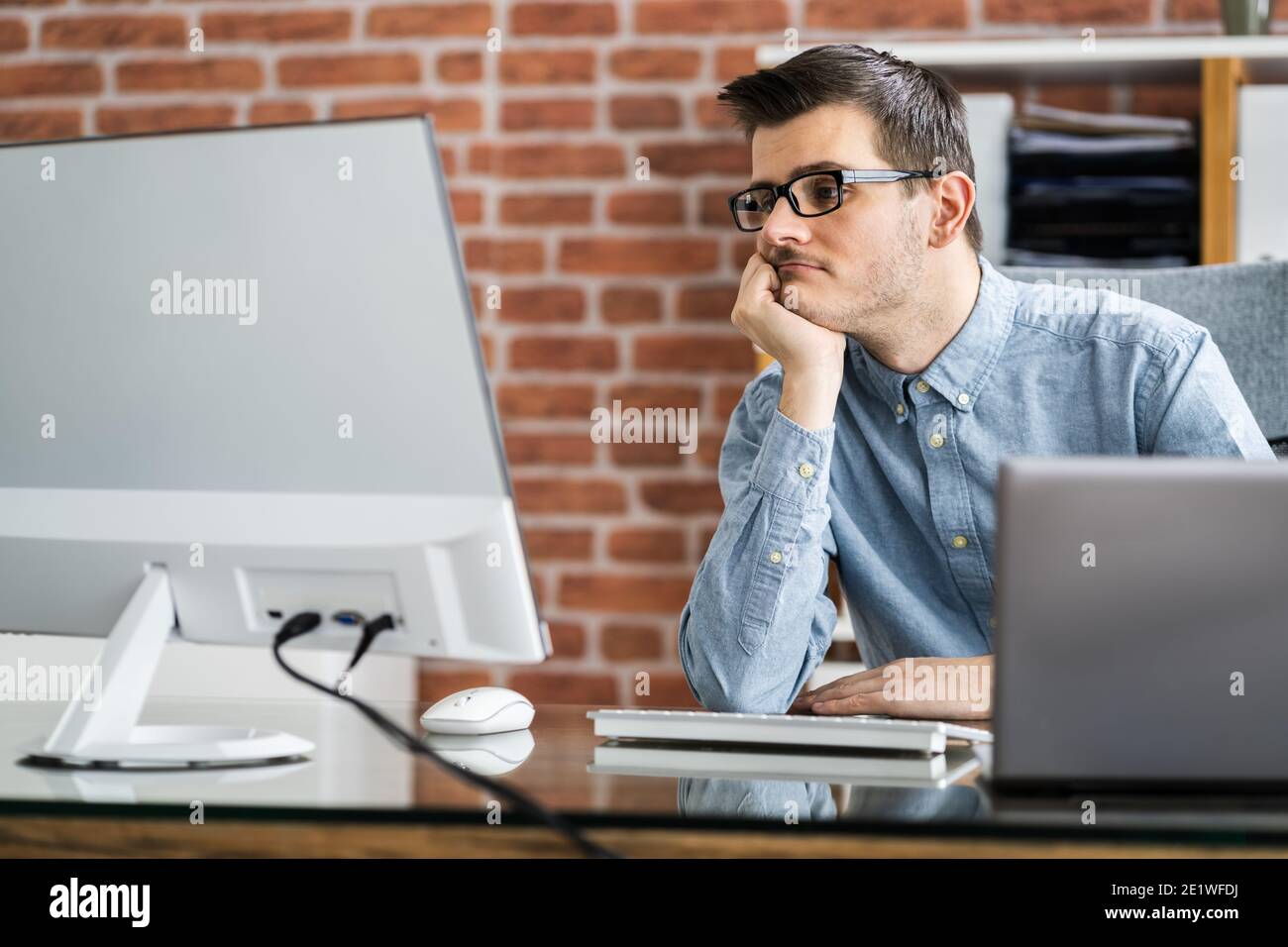 Employee training hi-res stock photography and images - Alamy