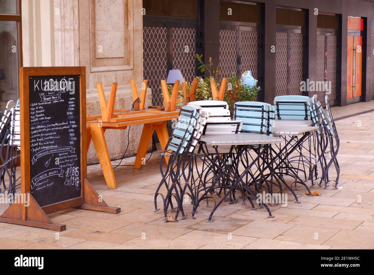 Collapsible table hi-res stock photography and images - Alamy