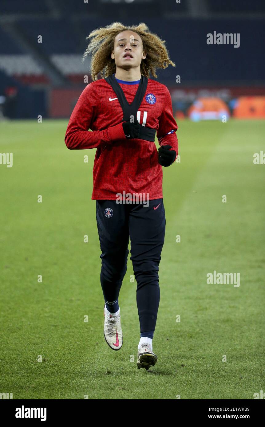 Xavi Simons of PSG warms up during the French championship Ligue 1 ...