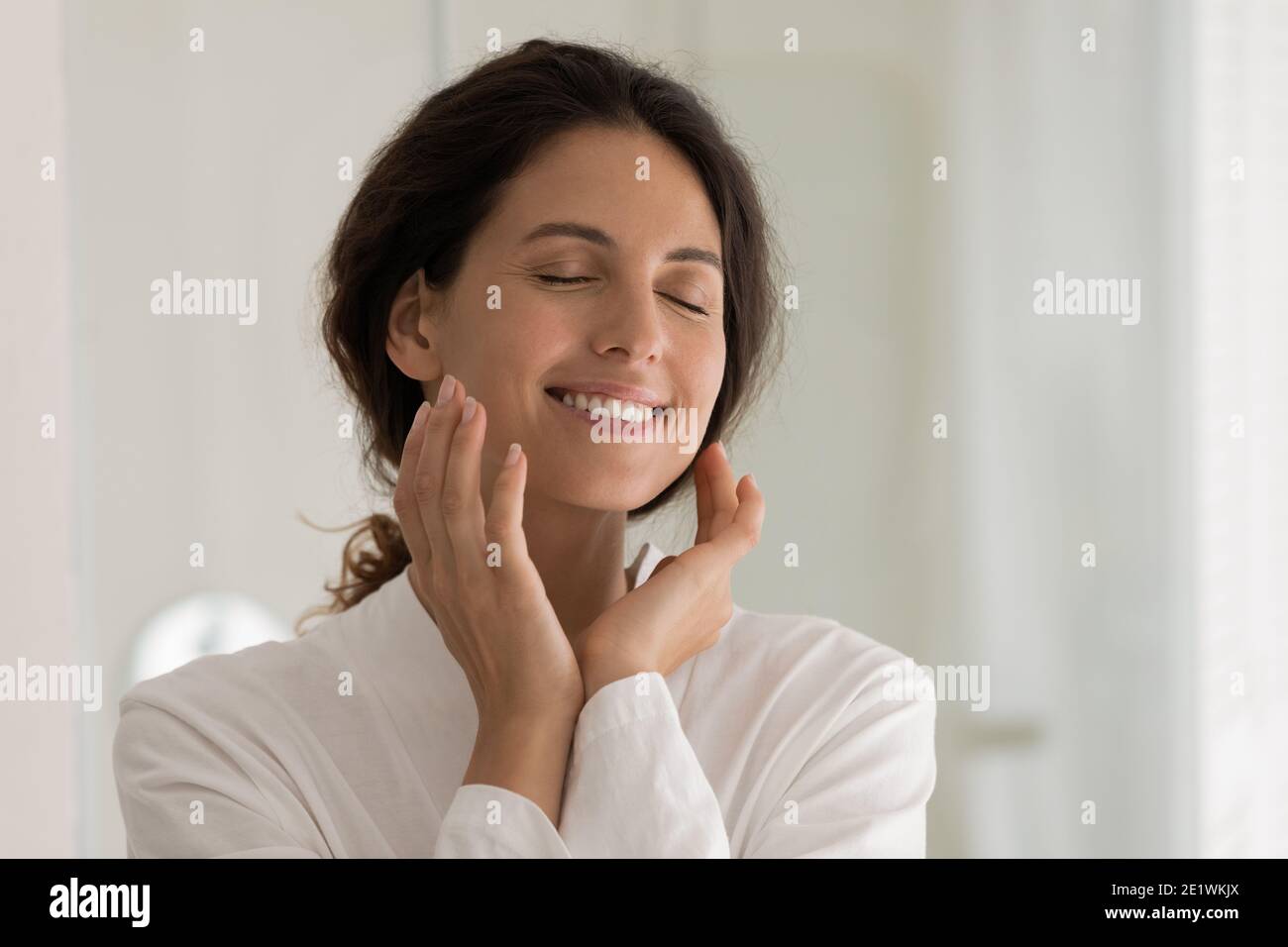 Clean glowing skin hi-res stock photography and images - Alamy