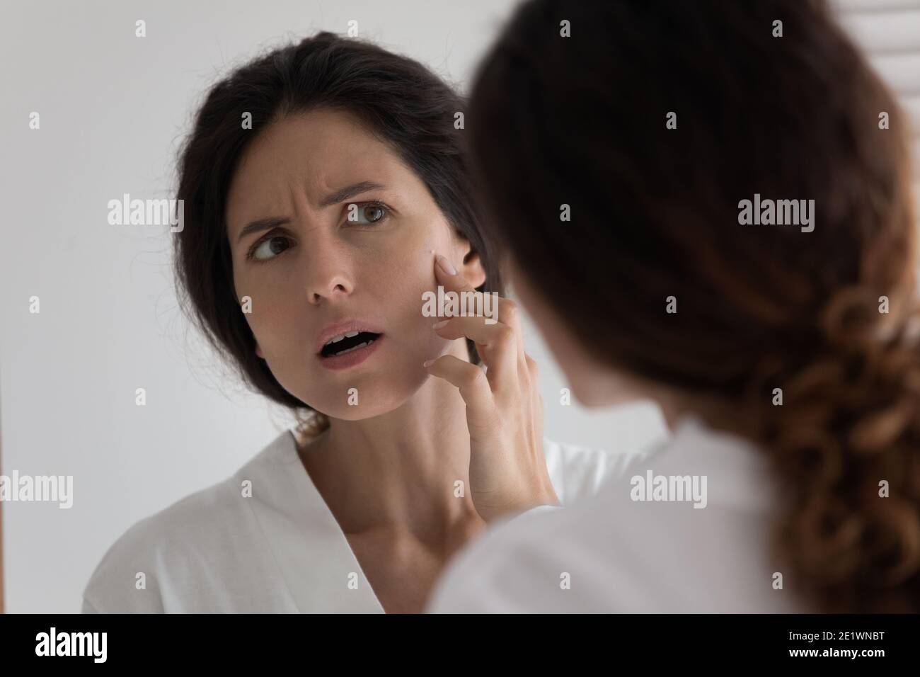 Anxious look hi-res stock photography and images - Alamy