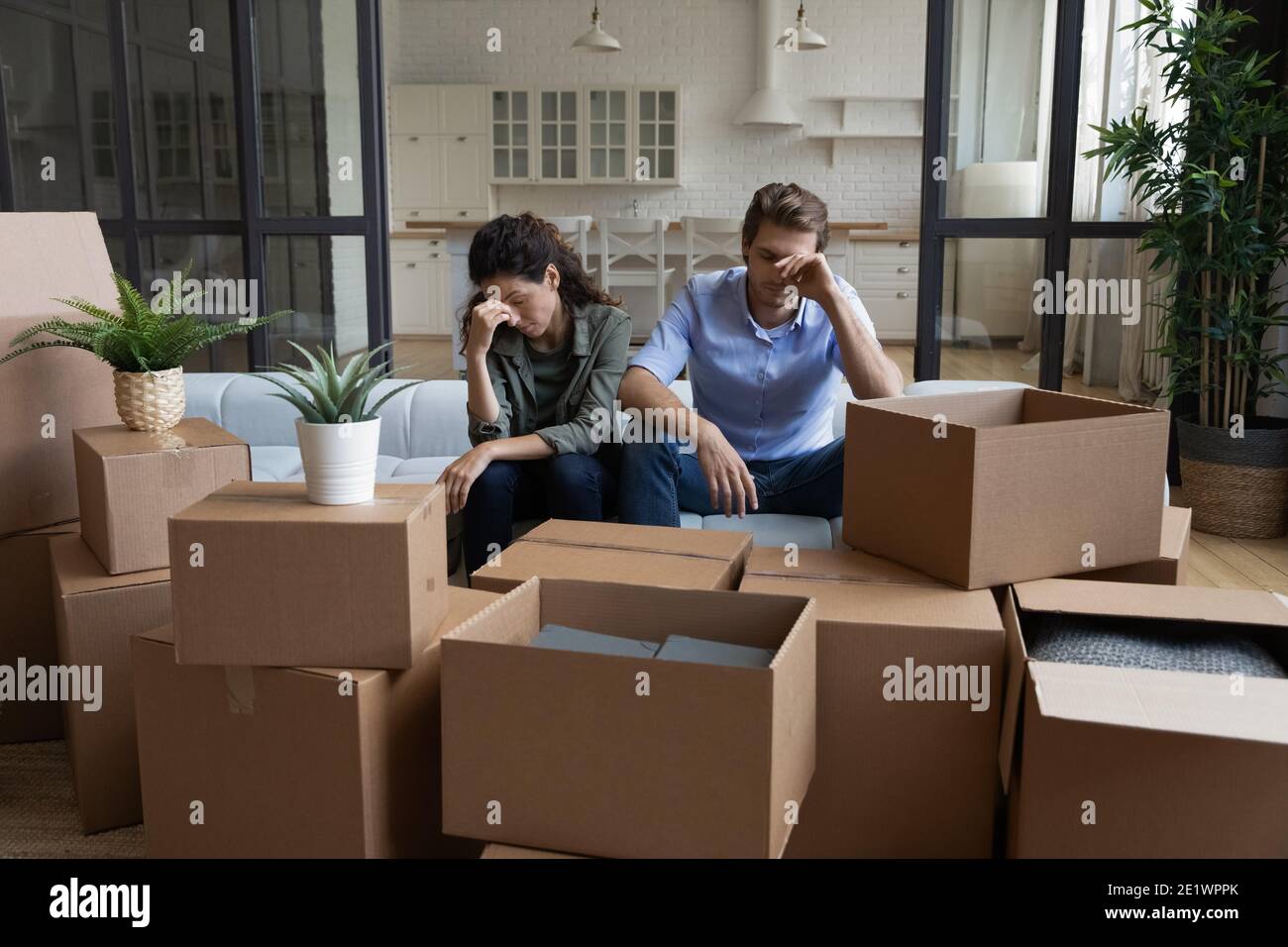 Man woman moving house argue hi-res stock photography and images - Alamy
