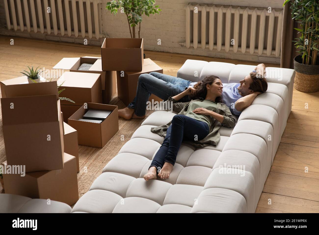 Settle sofa hi-res stock photography and images - Alamy