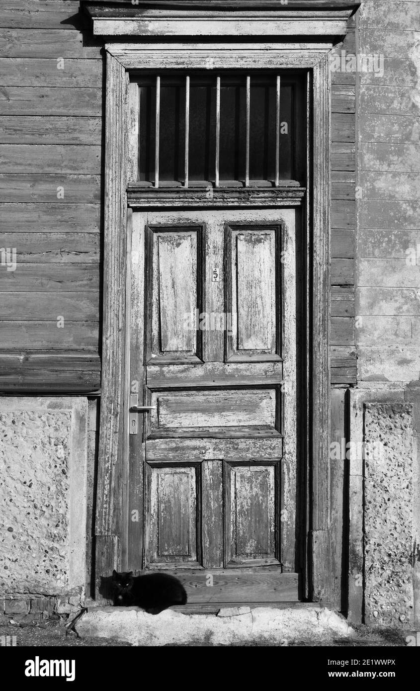 Sitting on threshold hi-res stock photography and images - Alamy