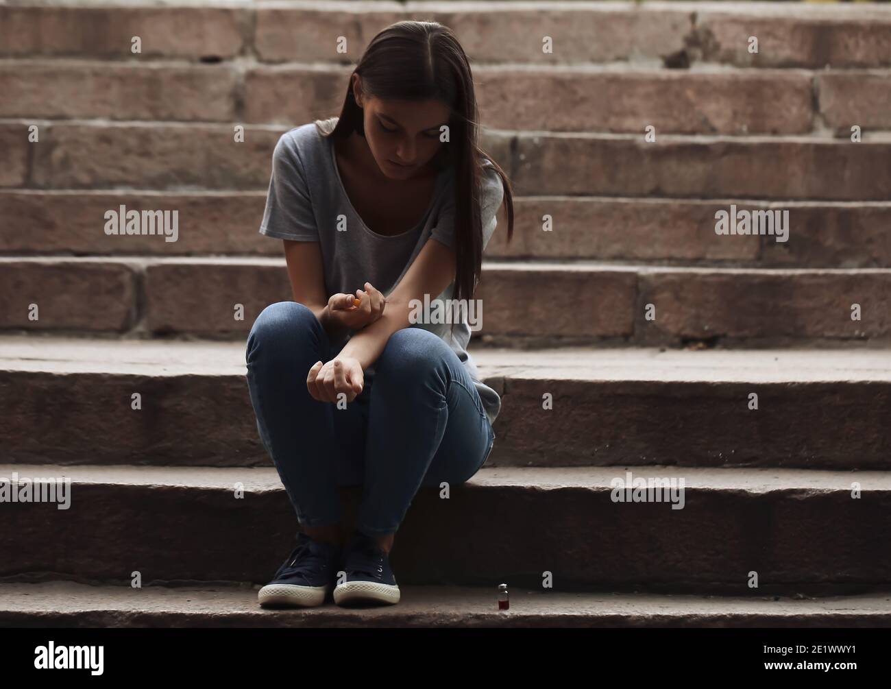 Female junkie giving herself injection outdoors Stock Photo - Alamy