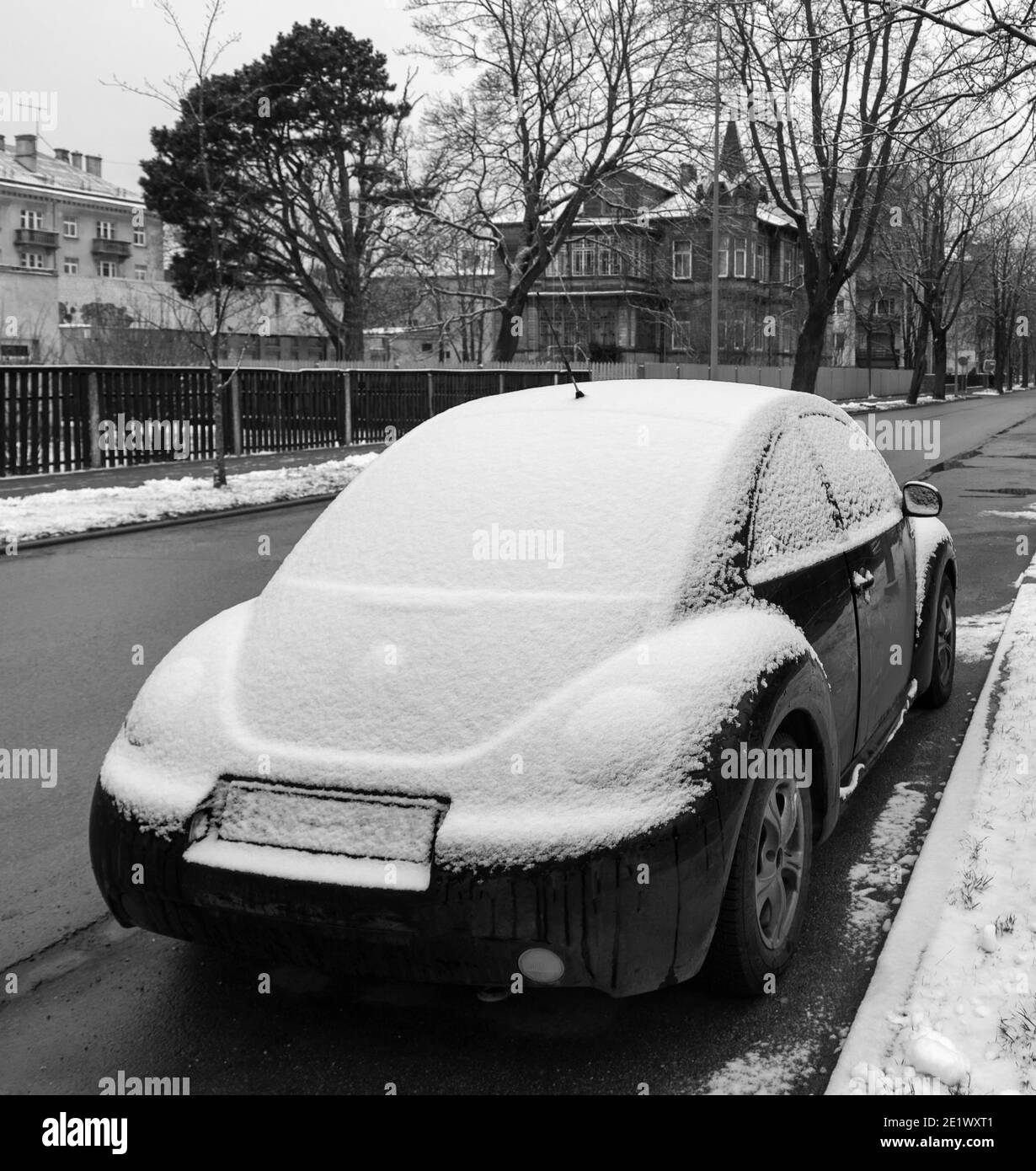 Snow frost covered car Black and White Stock Photos & Images - Alamy