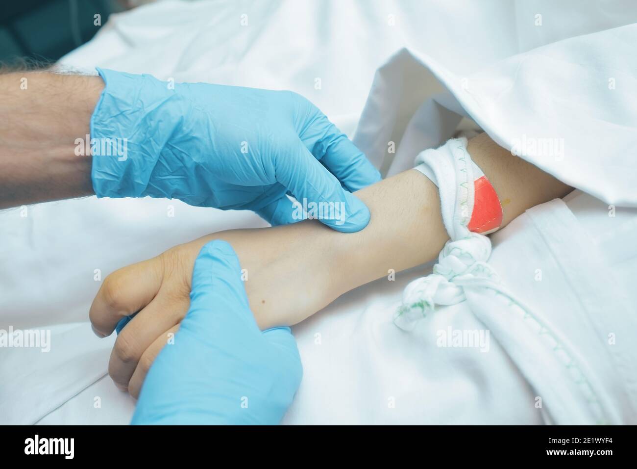 Doctor feeling patient`s pulse in ICU Stock Photo - Alamy