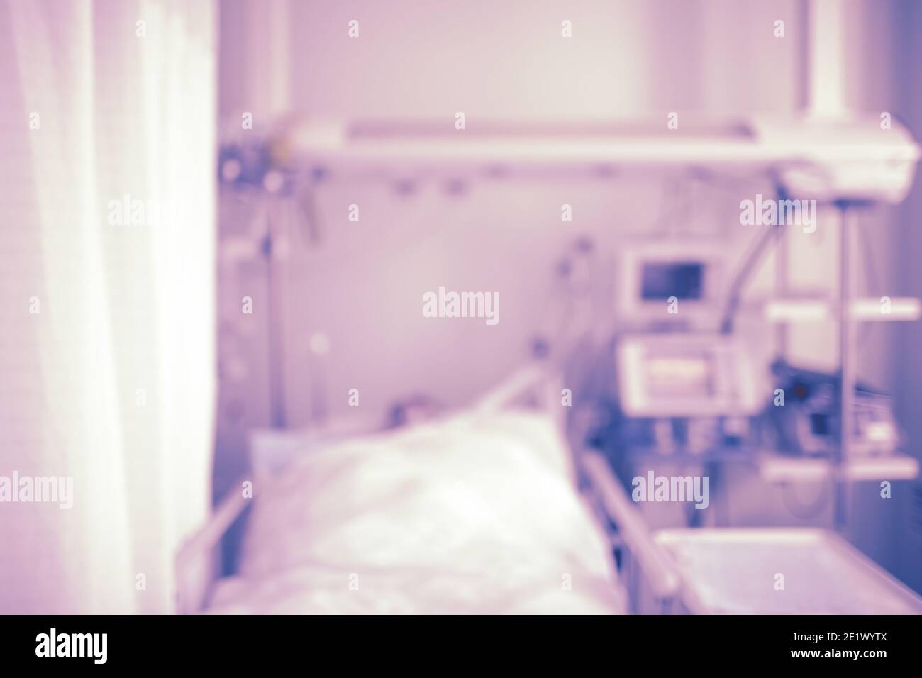 Intensive care hospital patient hi-res stock photography and images - Alamy