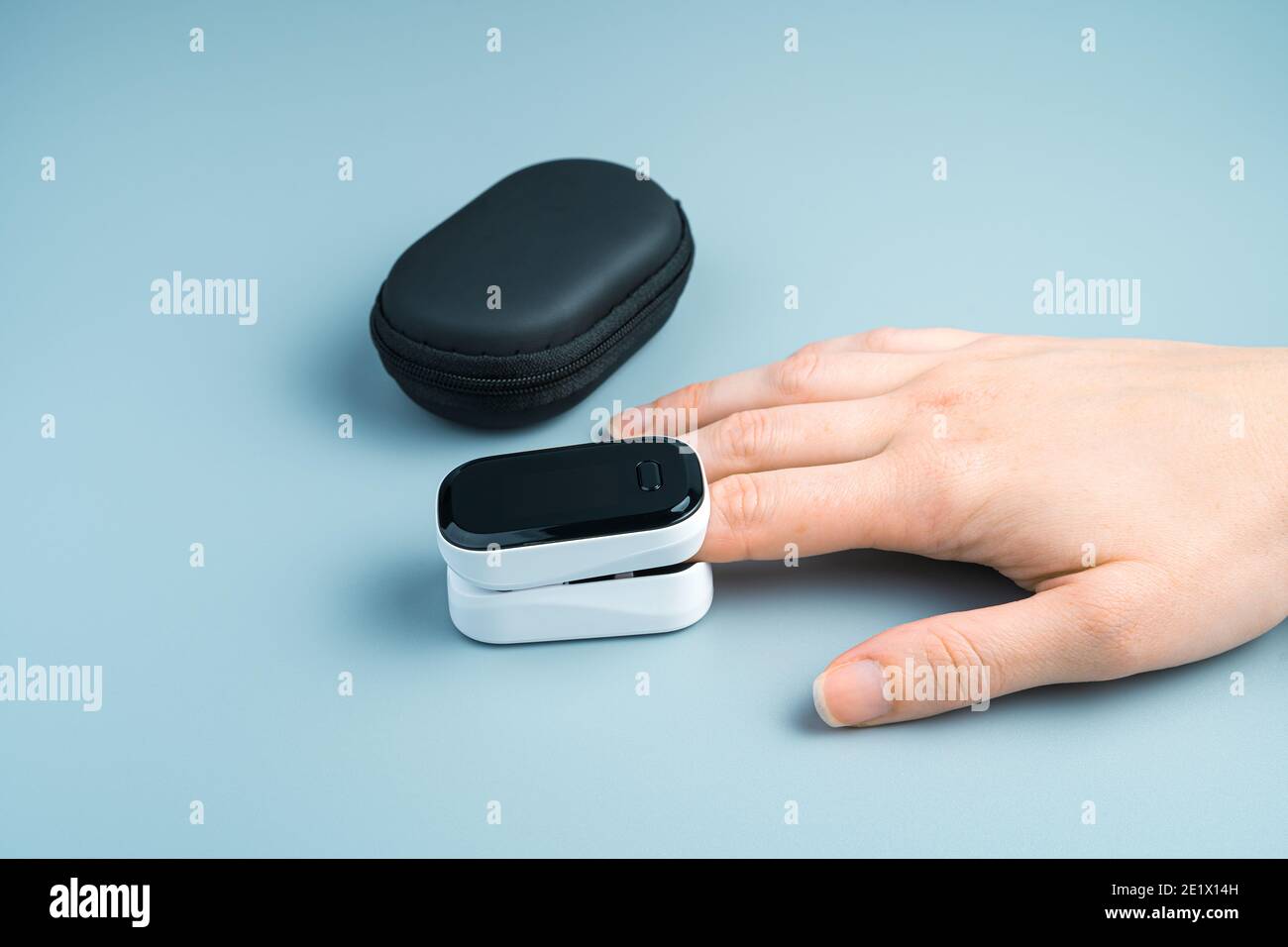 Measuring the pulse on a person's hand. Side view Stock Photo - Alamy