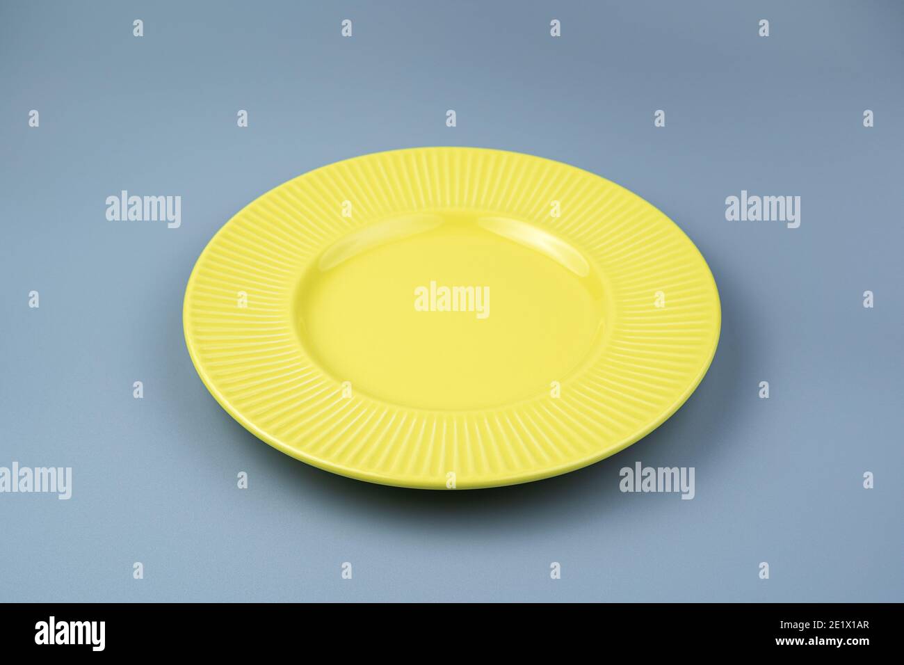 Empty dinner plate hi-res stock photography and images - Alamy