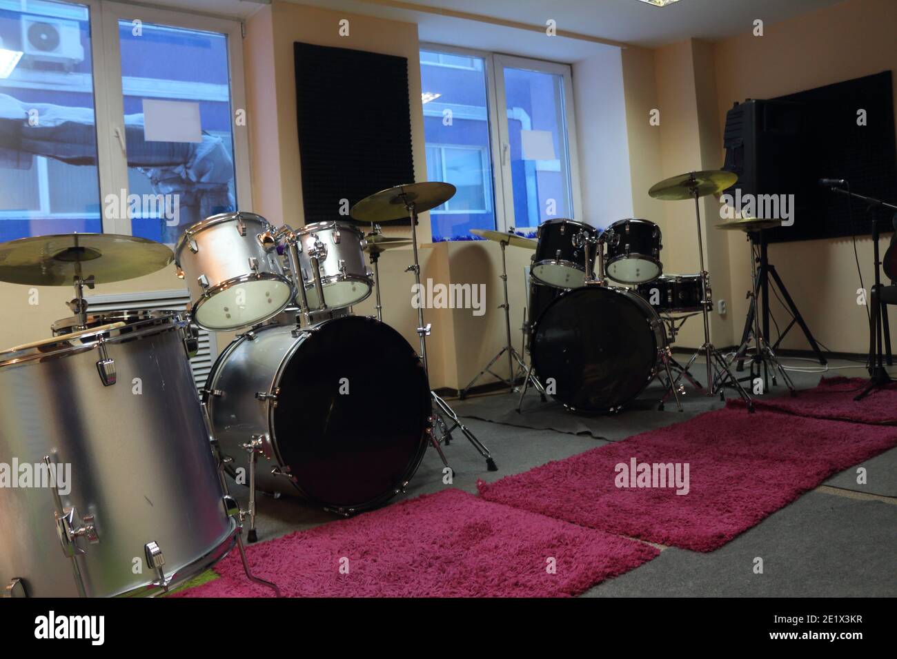 Drum kits hi-res stock photography and images - Alamy