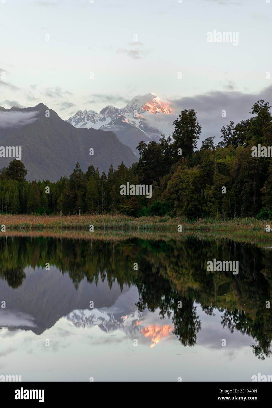 Sunset at lake matheson hi-res stock photography and images - Alamy