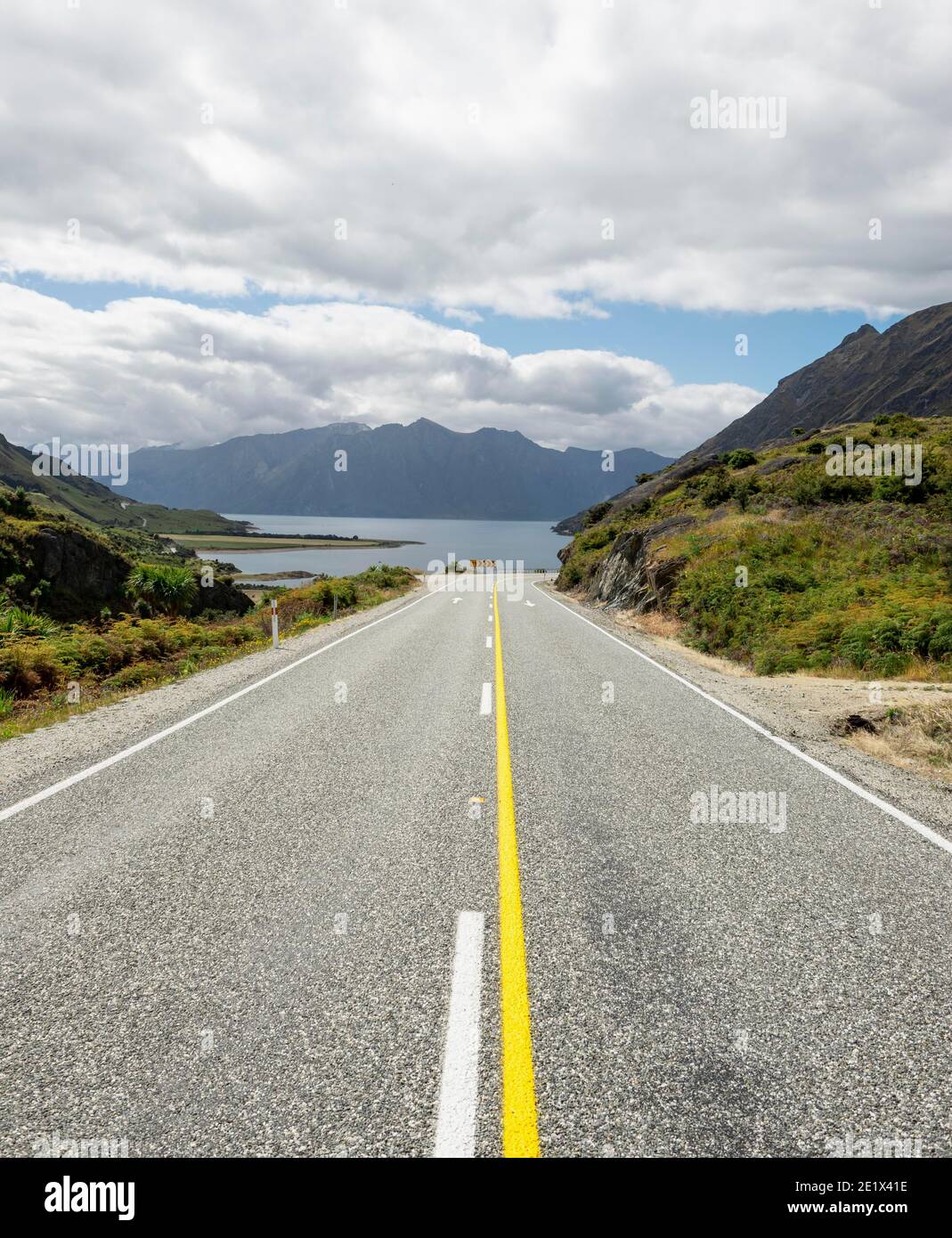 Road with views of mountains and Lake Hawea, The Neck, Otago, South ...