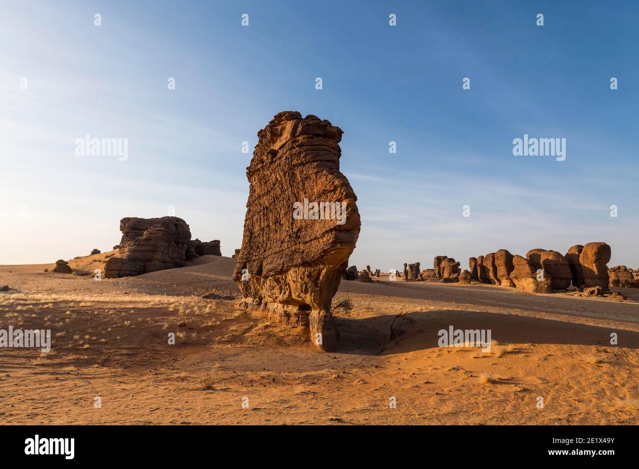 Eroded, fissured Rock formations, Ennedi plateau, Chad Stock Photo - Alamy