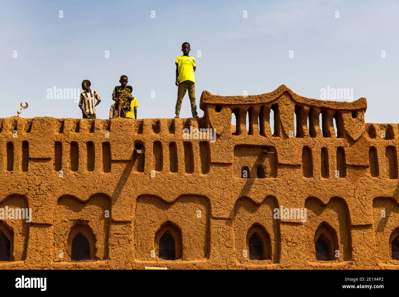 Children on roof, Yama Mosque, Sudano-Sahel Architecture, Yaama, Niger ...