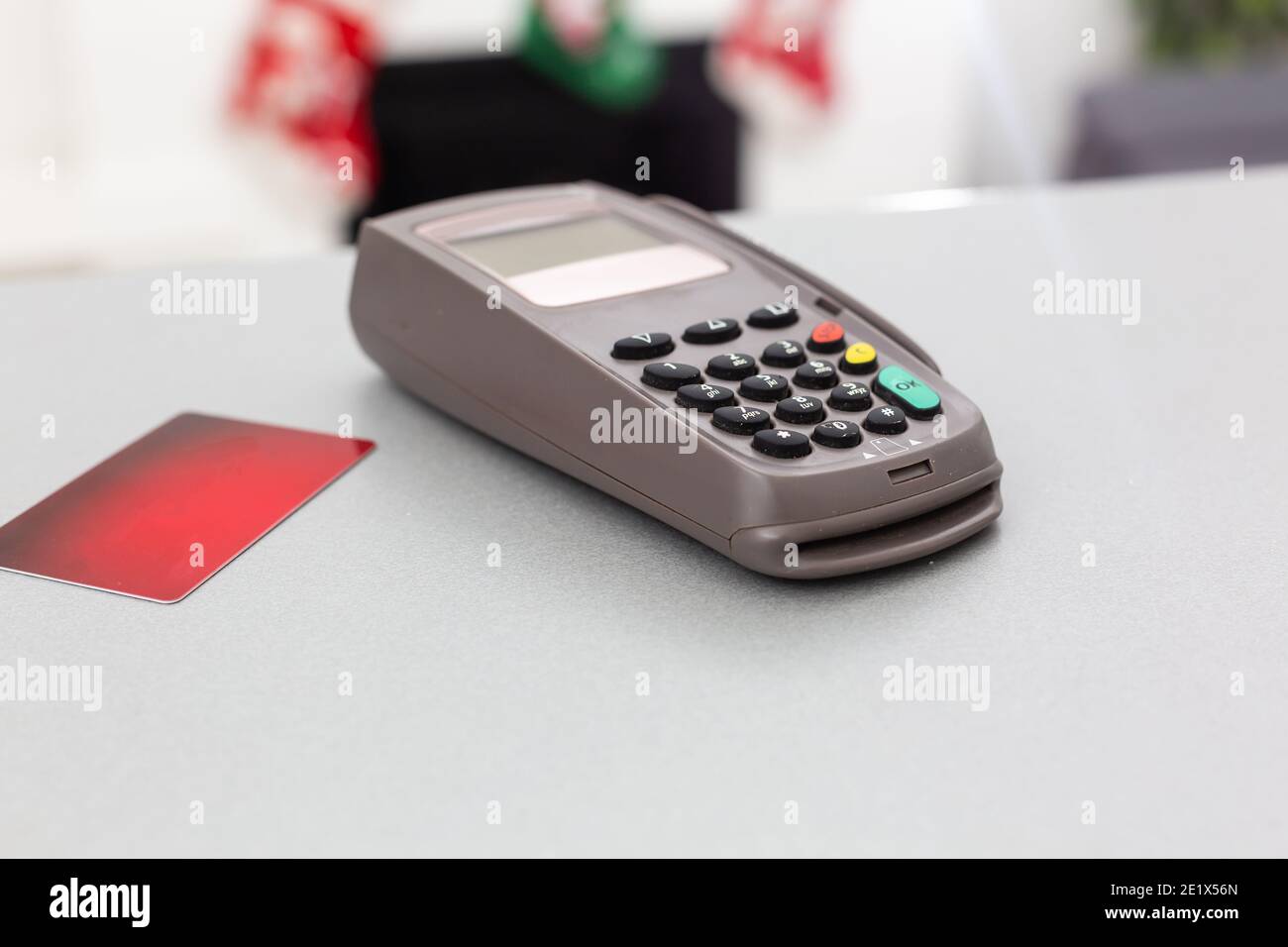 Credit card terminal sign hi-res stock photography and images - Alamy