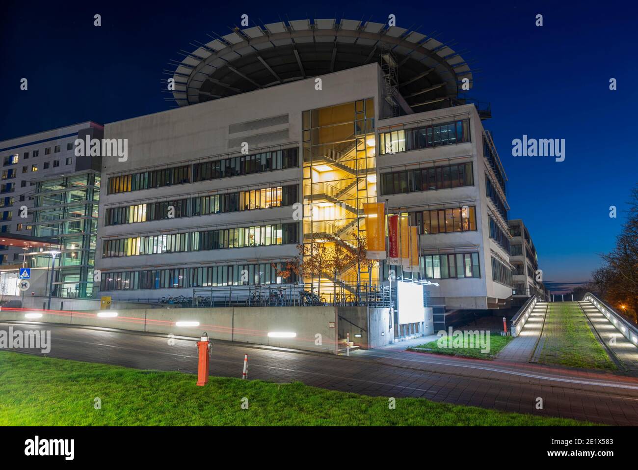 Hospital heliport hi-res stock photography and images - Alamy