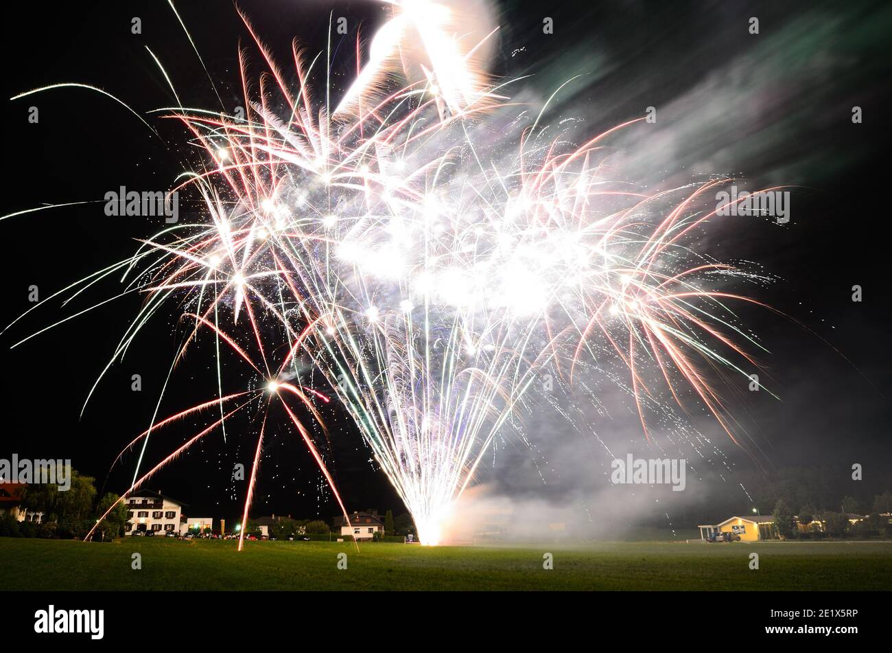 Huge fireworks hi-res stock photography and images - Alamy