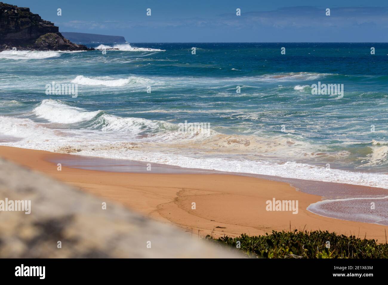 Sea foreground beach background hi-res stock photography and images - Alamy