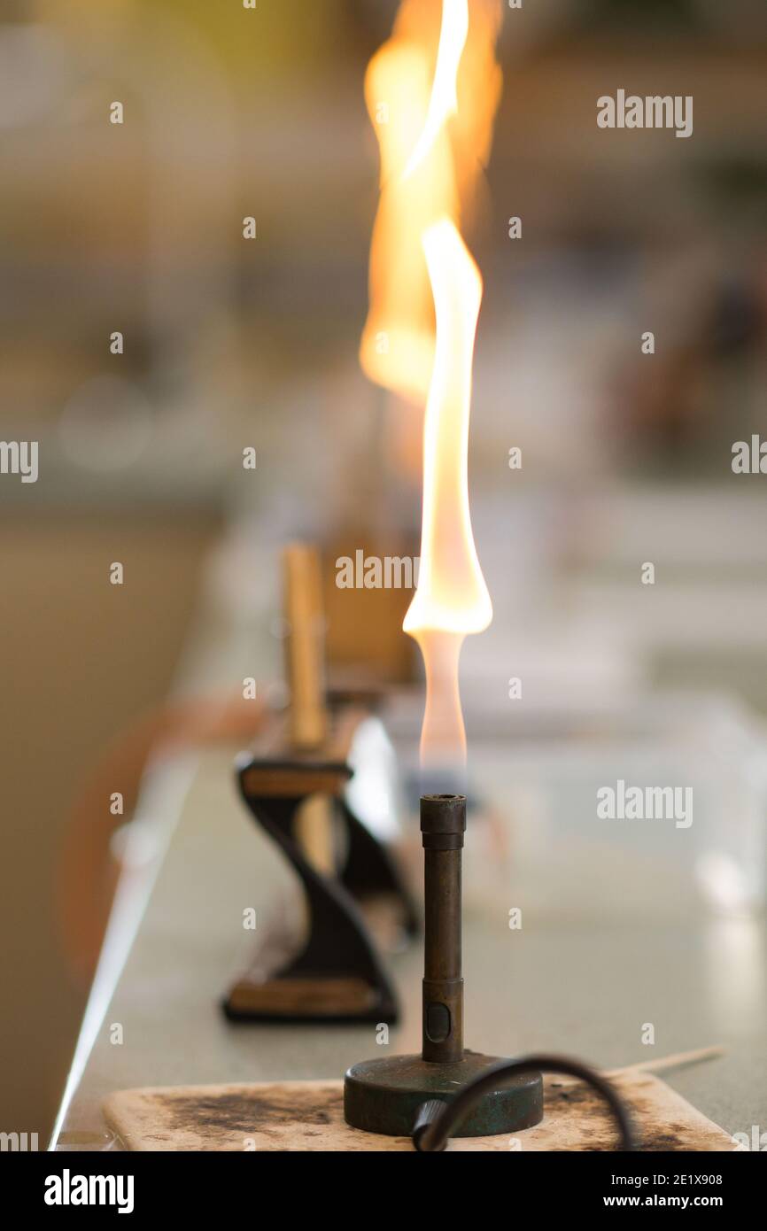 Bunsen burner hi-res stock photography and images - Alamy