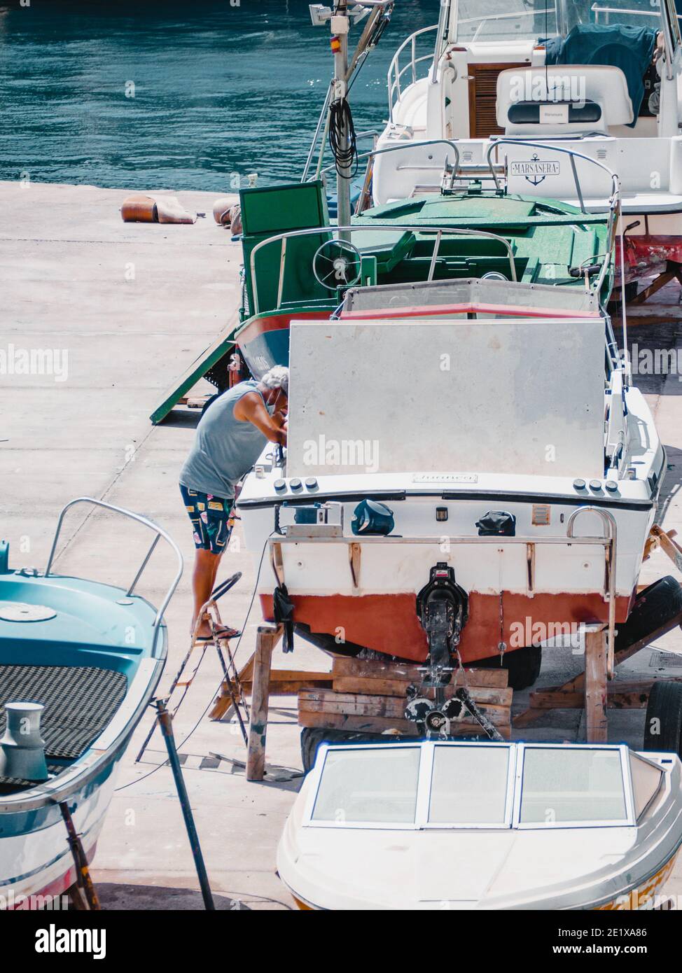 Person doing tourism hi-res stock photography and images - Alamy