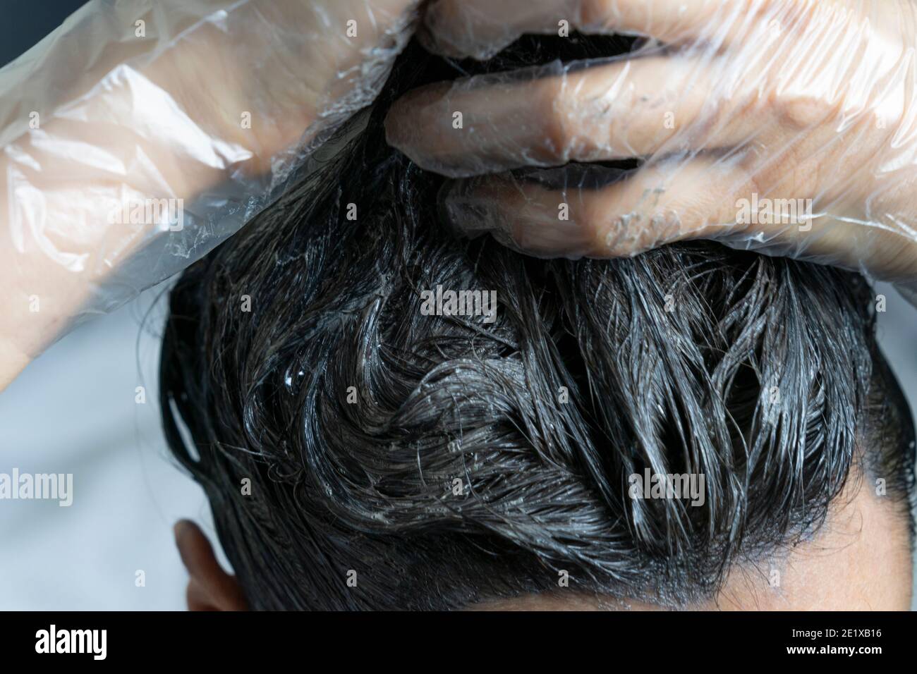 Applying hair dye roots woman hi-res stock photography and images - Alamy