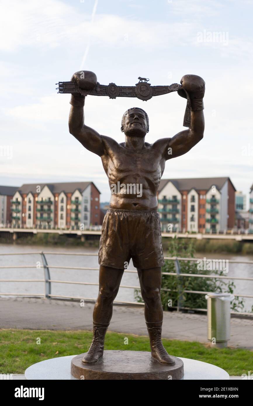 Bronze statue boxer hi-res stock photography and images - Alamy