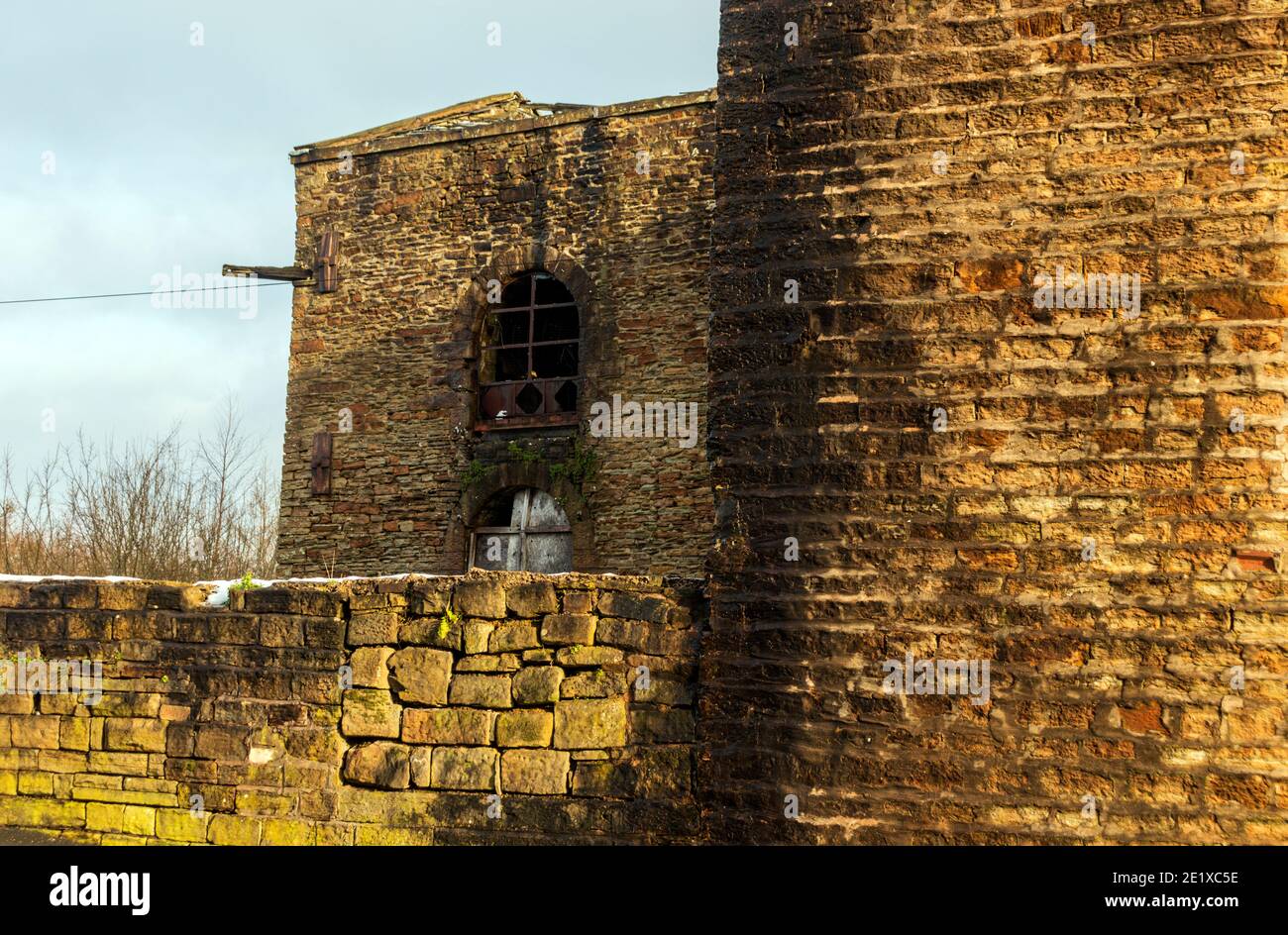 Derelict mill leeds liverpool canal hi-res stock photography and images ...