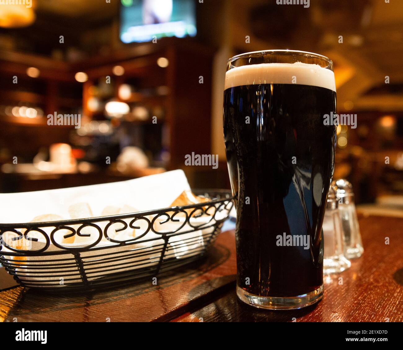 Pub setting background hi-res stock photography and images - Alamy