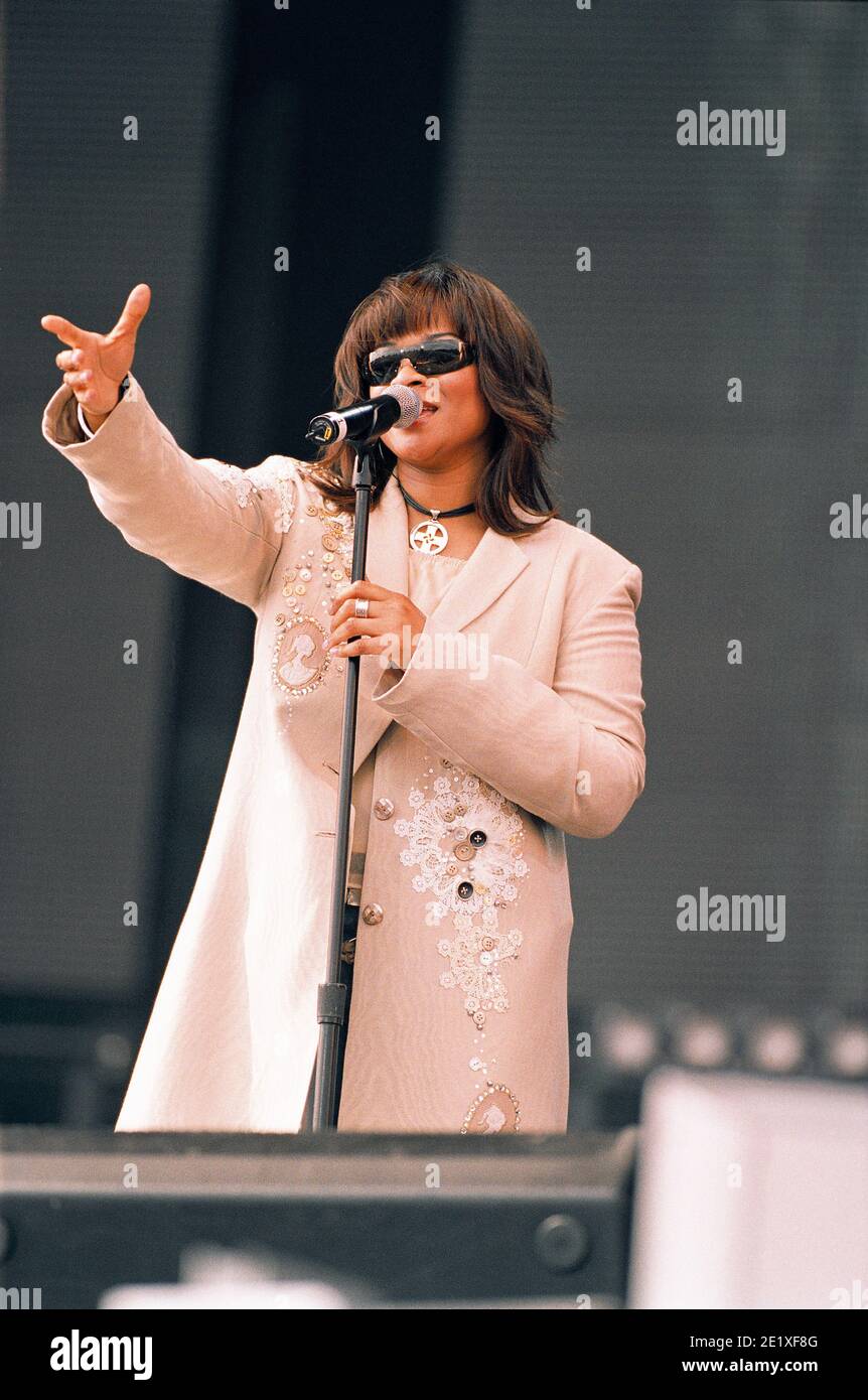 Gabrielle on stage at The Safeway Picnic In The Park 2002, held in Hyde ...