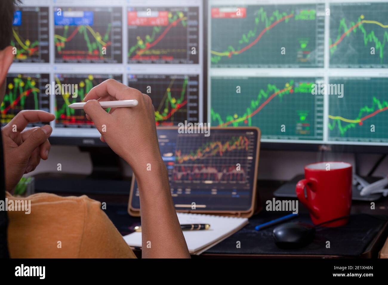 Stock Market Trader High Resolution Stock Photography and Images - Alamy