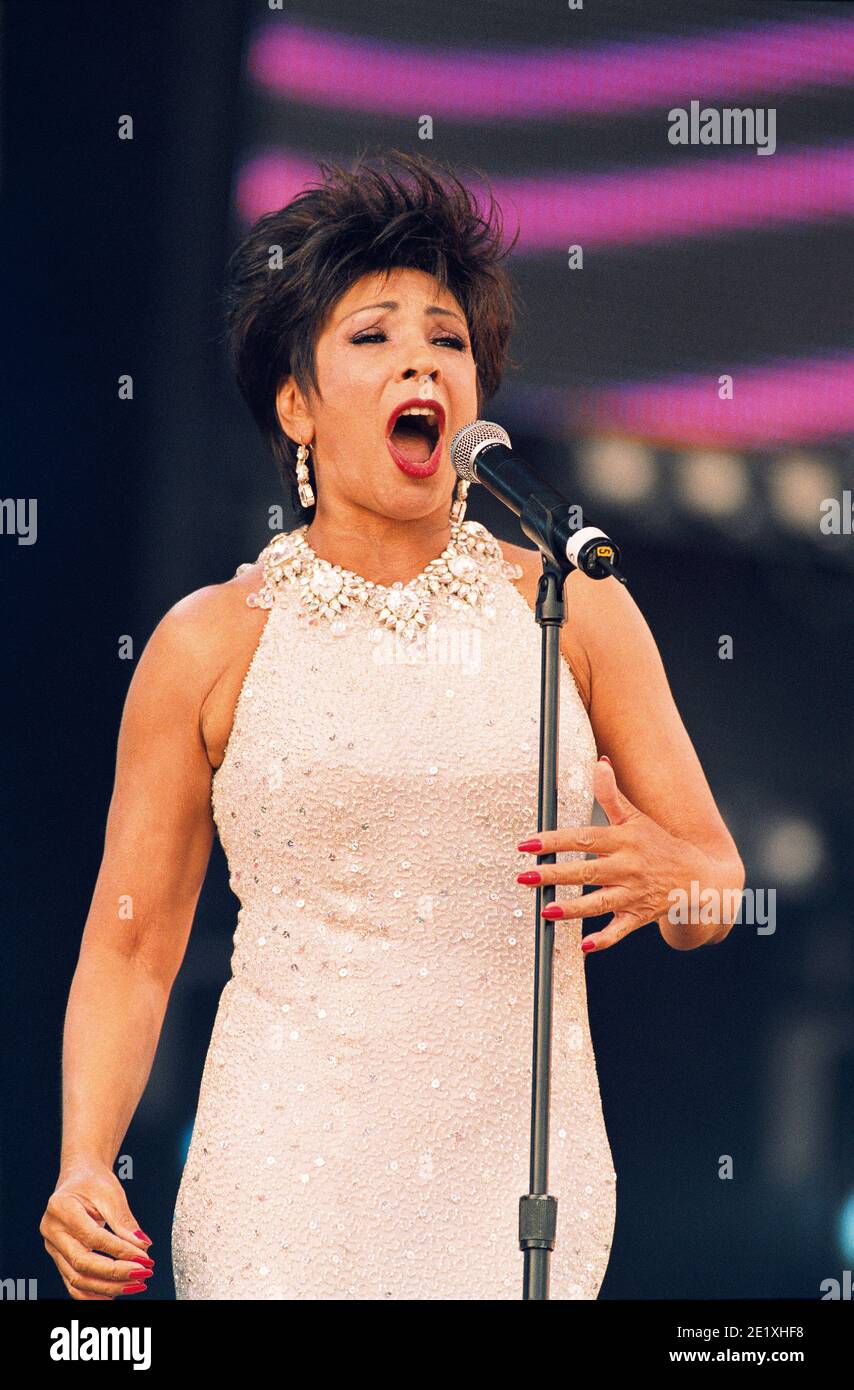 Shirley Bassey On Stage At The Safeway Picnic In The Park 2002 Held In