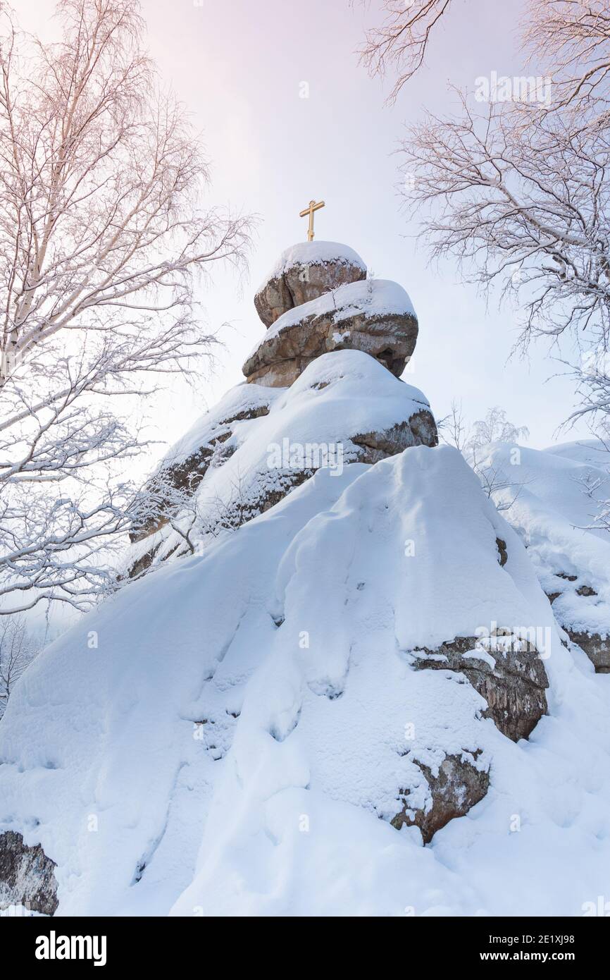 Cross on rock hi-res stock photography and images - Alamy
