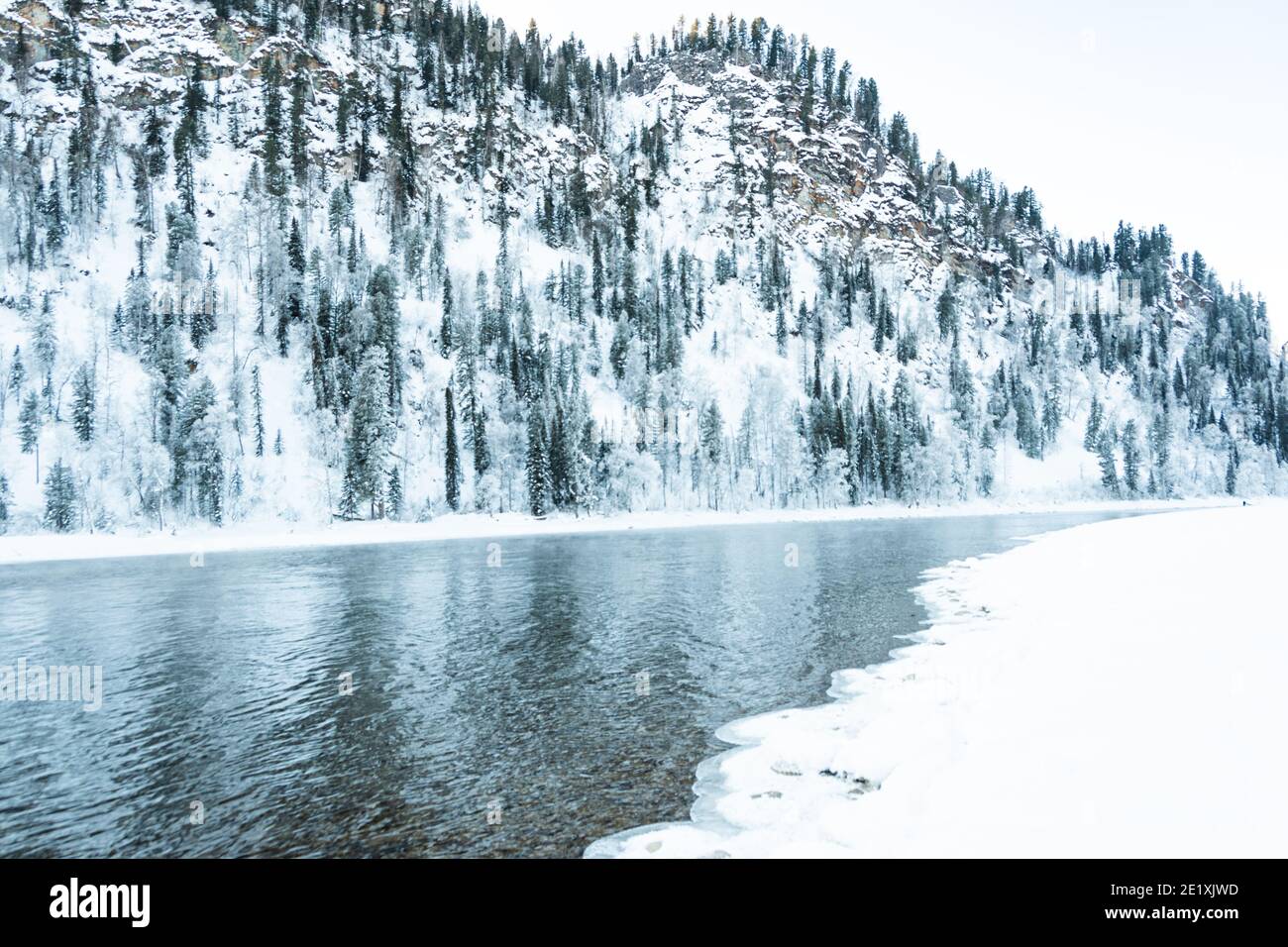 Blue sky and icy pond hi-res stock photography and images - Alamy