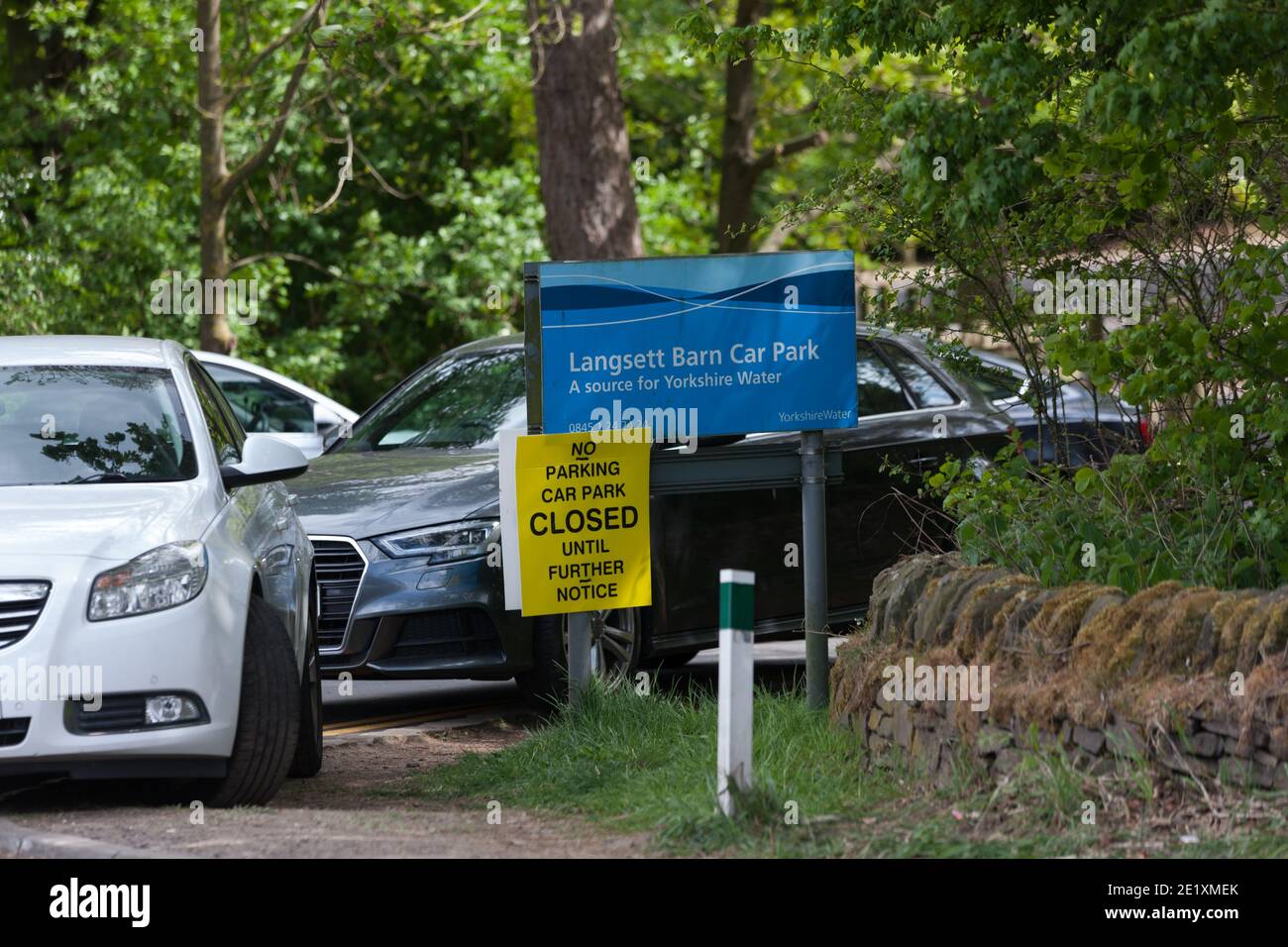 Langsett, UK - May 16 2020: Parking areas and lay-bys fill up at ...