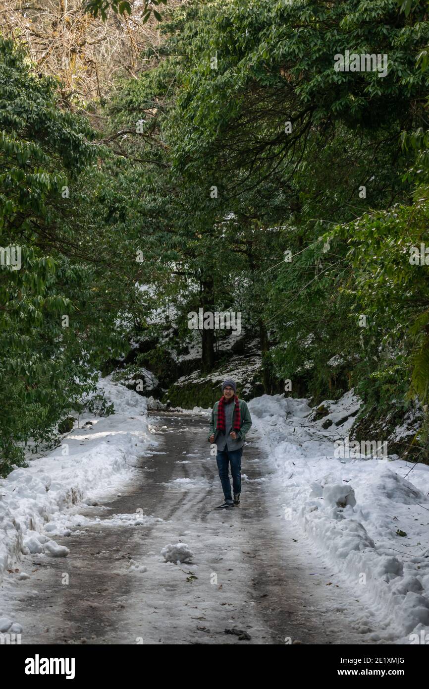 A little glimpse of the place chopta in uttarakhand with snow covered ...