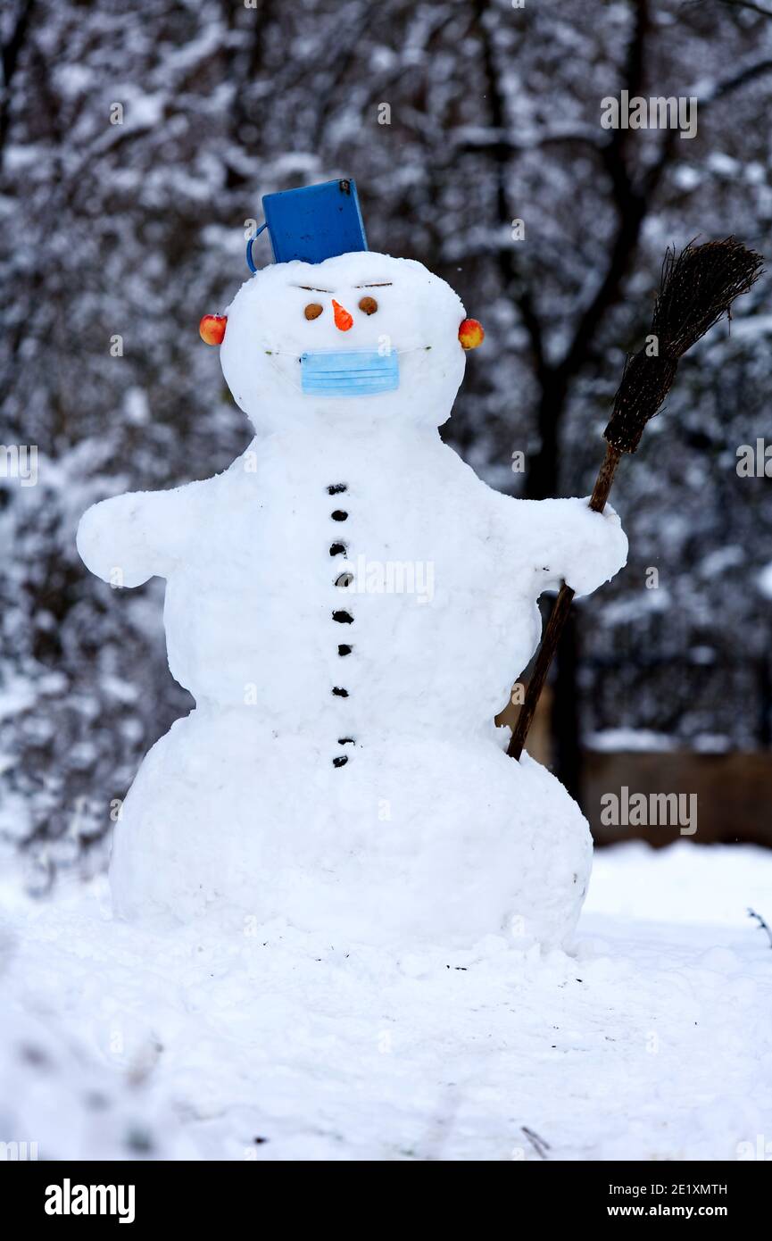 Snowman with mask hi-res stock photography and images - Alamy