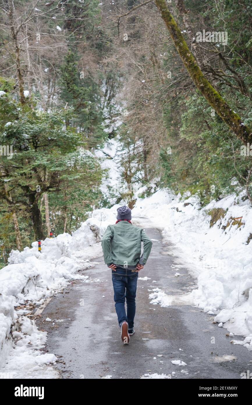 A little glimpse of the place chopta in uttarakhand with snow covered ...