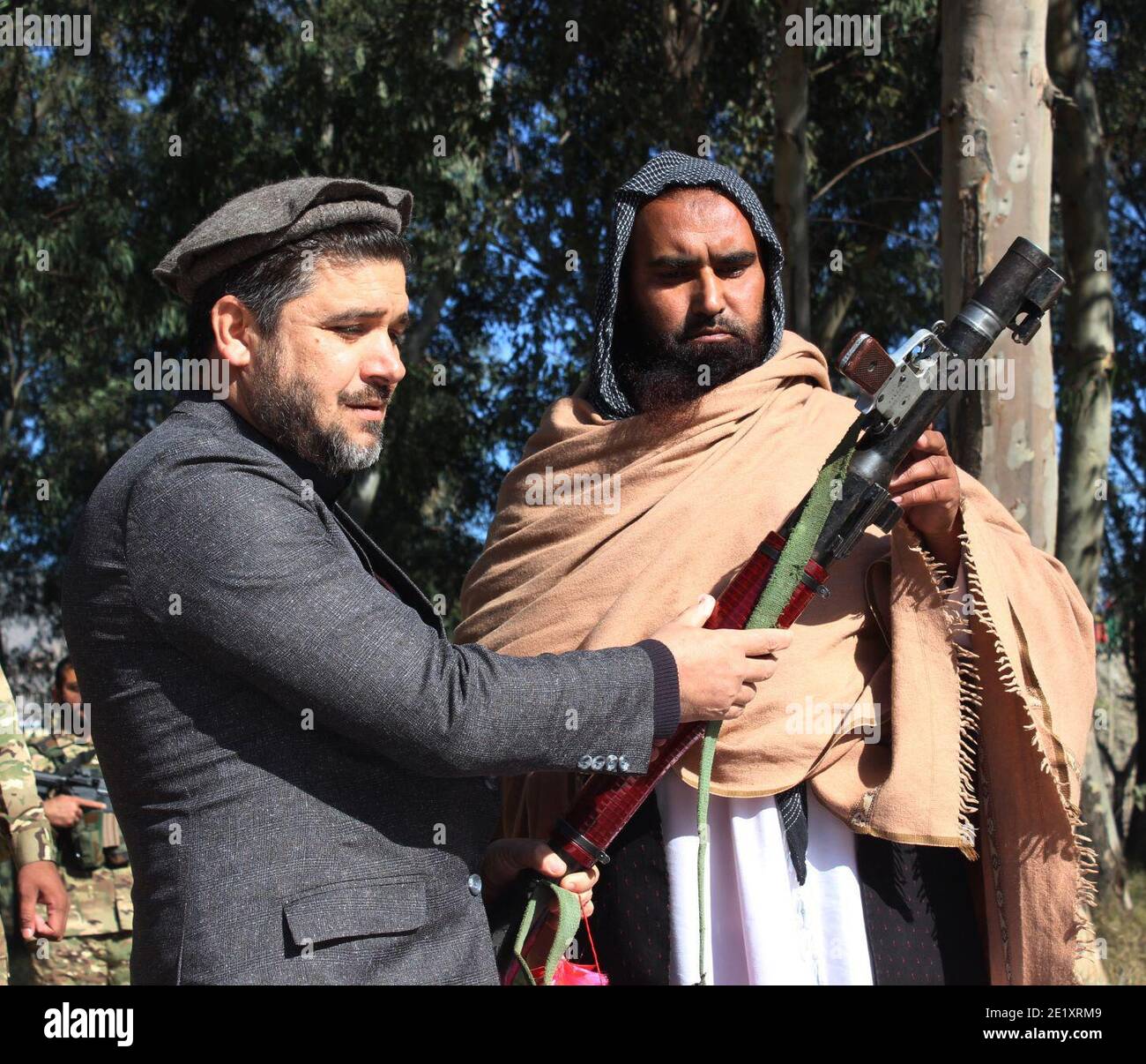 Afghanistan taliban fighter weapon hi-res stock photography and images ...