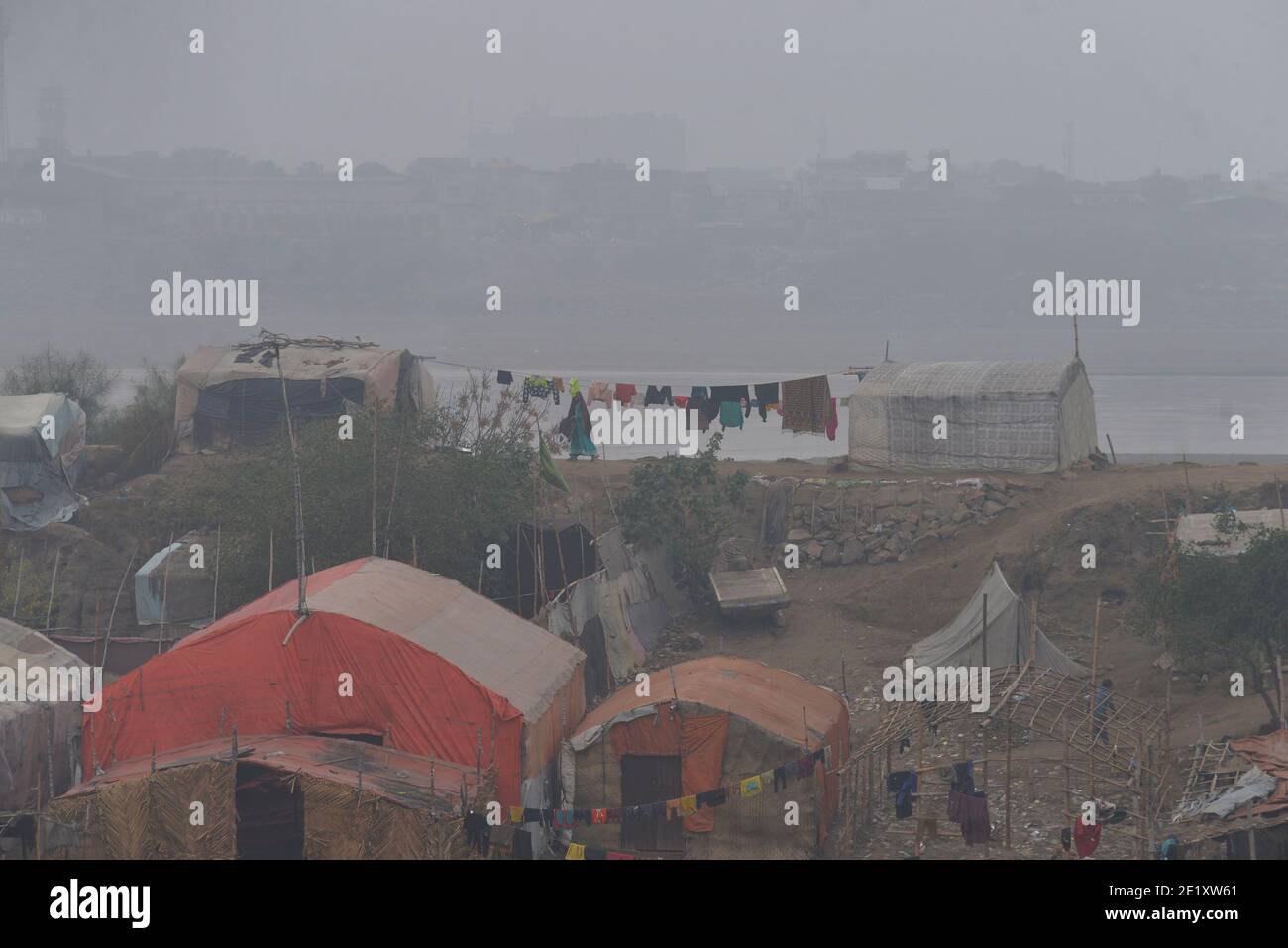Pakistani Commuters make their way amid dense fog on a cold winter ...