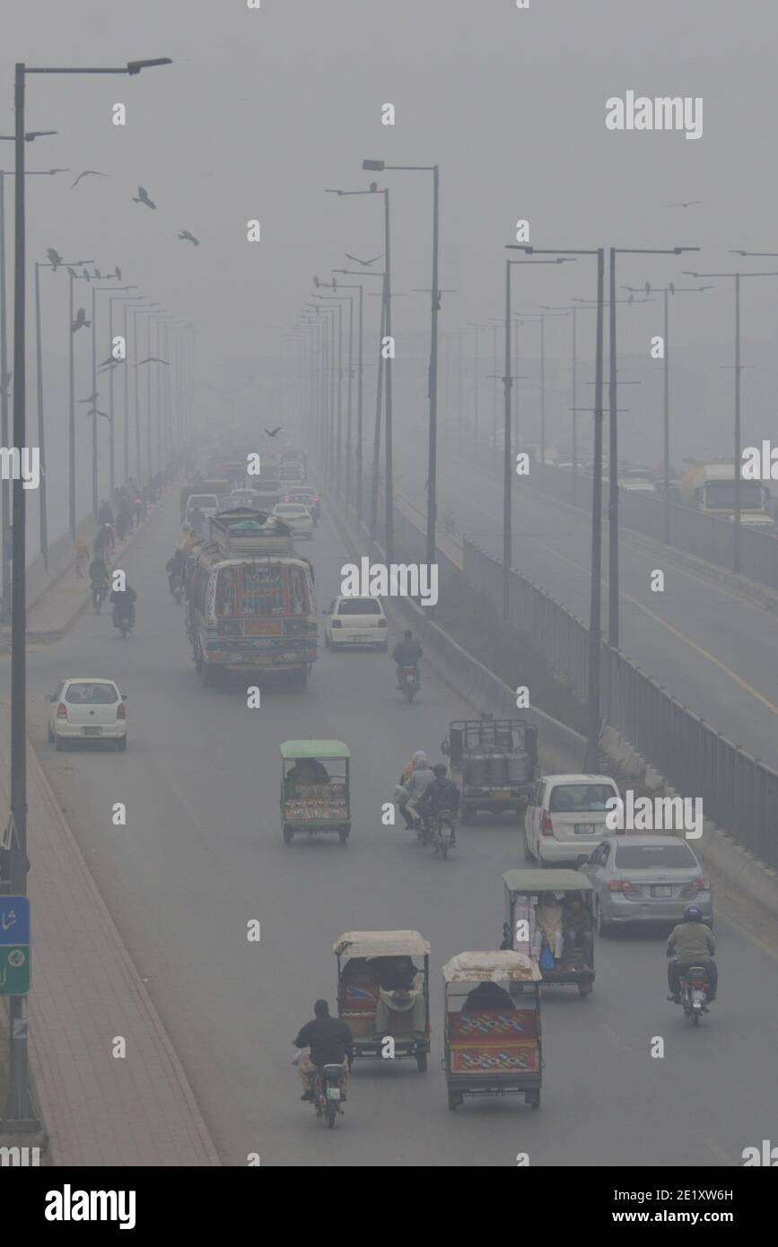 Pakistani Commuters make their way amid dense fog on a cold winter ...