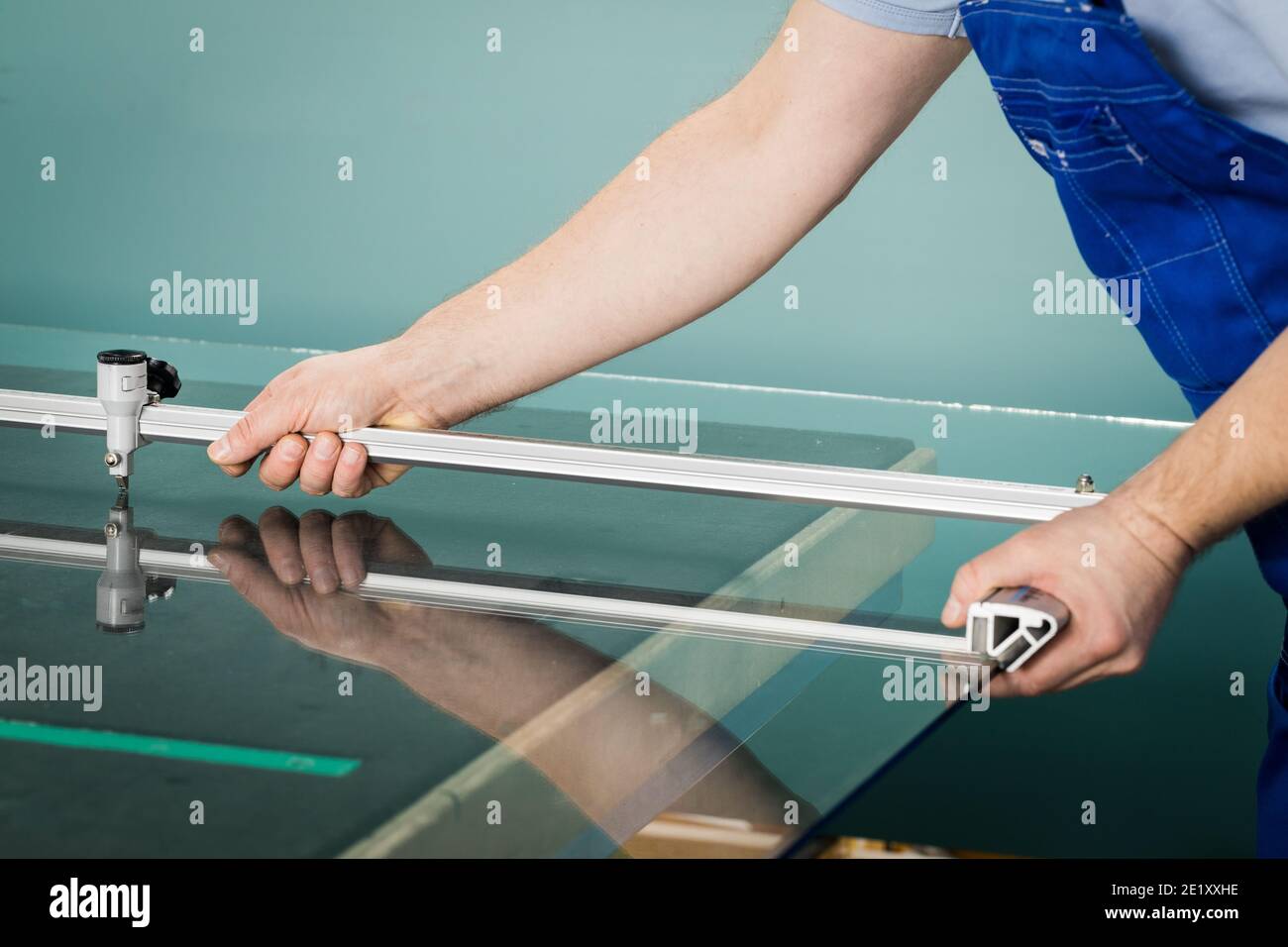 Glass panel factory hi-res stock photography and images - Alamy